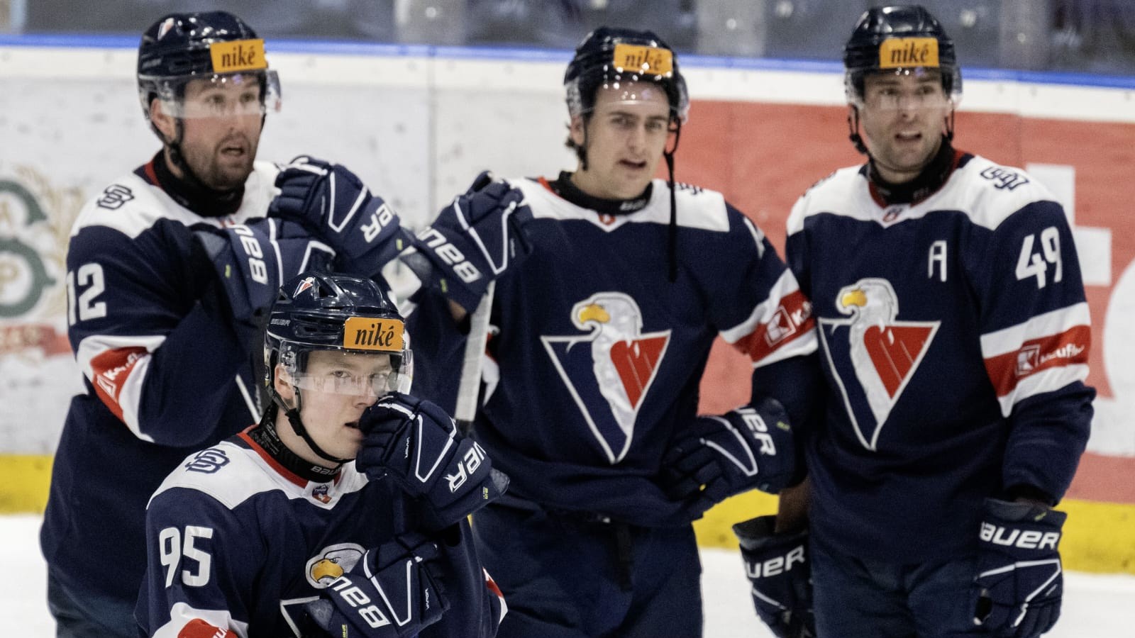 Hokej: Slovan podľahol doma Banskej Bystrici 2:3 | Šport | Bratislavské ...