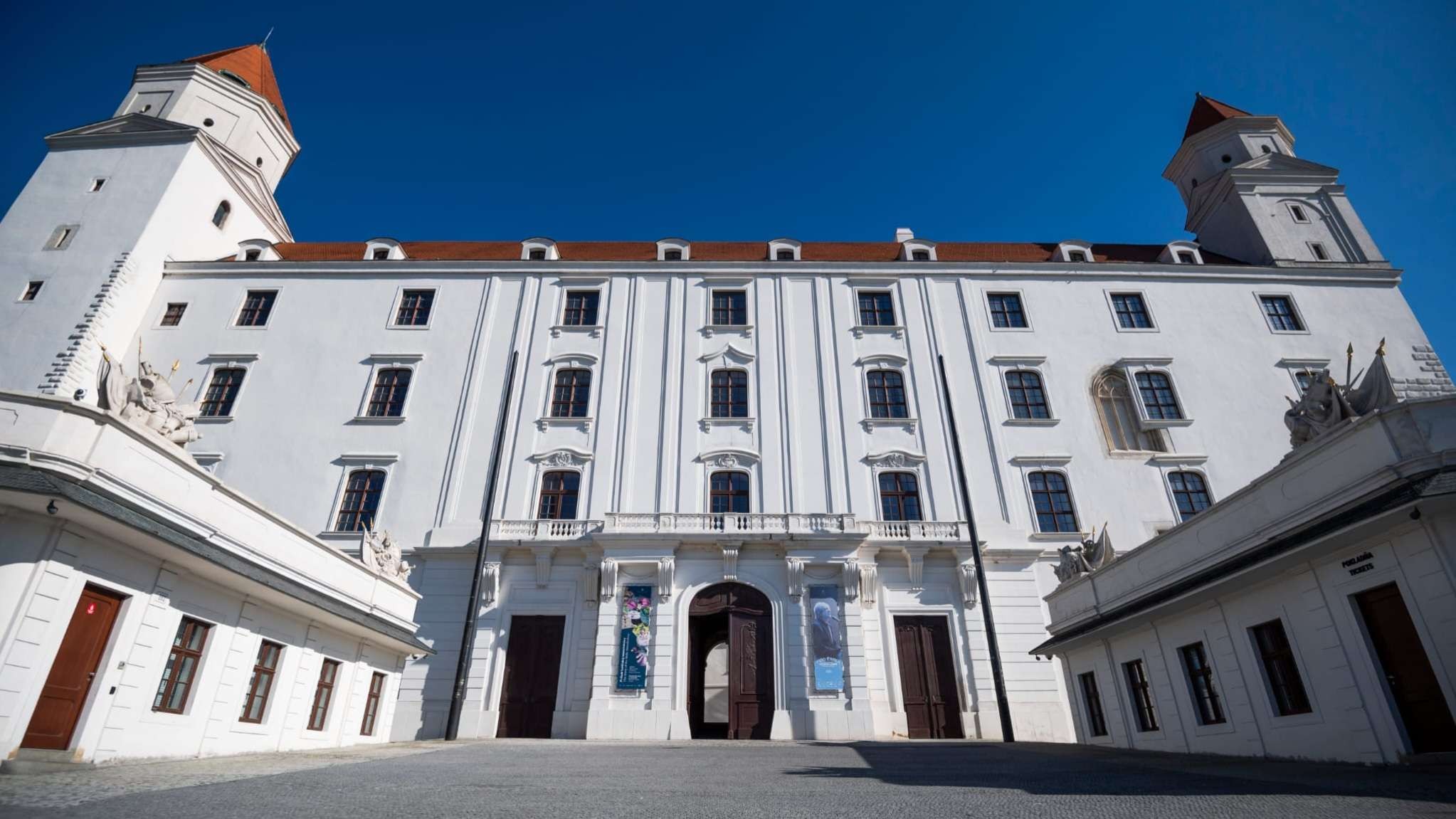 Na Bratislavskom hrade otvorili výstavu V službách diplomacie: Tešiť sa ...