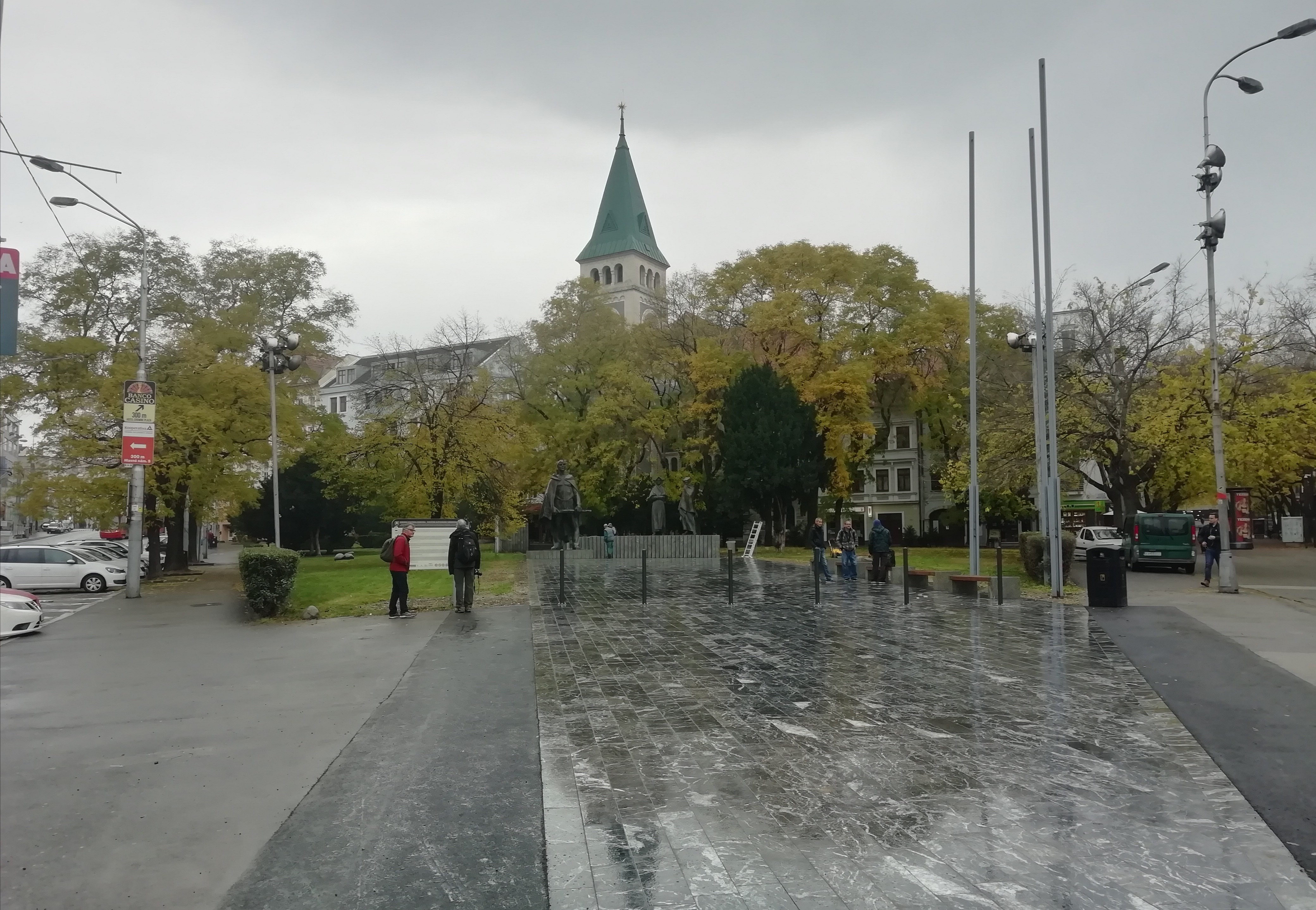 Spoznávate? Takto vyzeralo Námestie SNP v roku 1947 | Staré Mesto ...