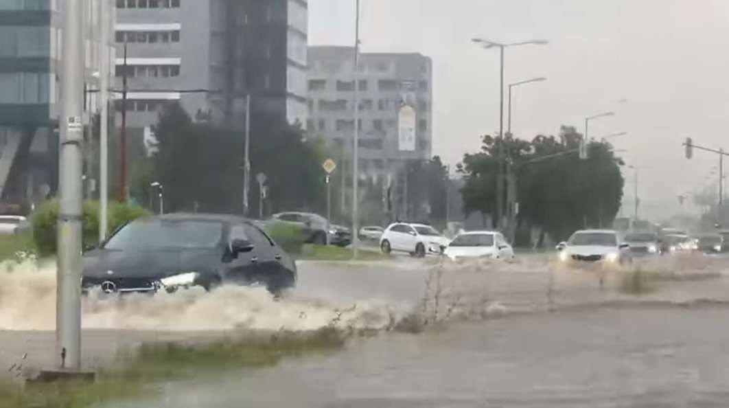 SHMÚ: V sobotu platia výstrahy pred búrkami,na juhu i pred prívalovými ... SHMÚ: V sobotu platia výstrahy pred búrkami,na juhu i pred prívalovými ...