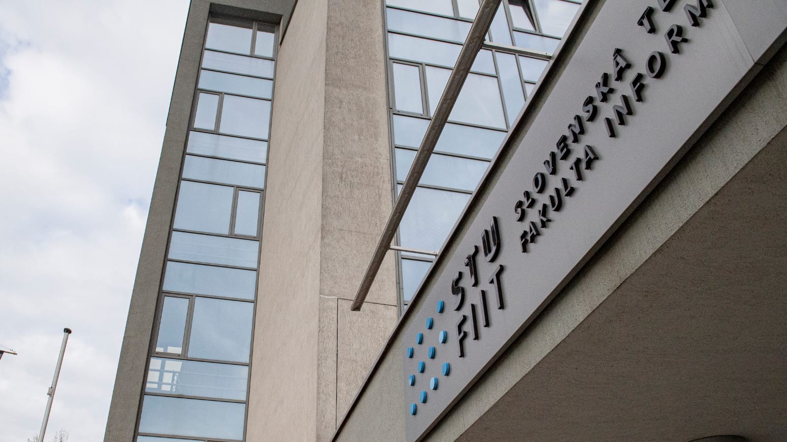 Na FIIT STU sa koná technologická konferencia Open Camp | Aktuality ...