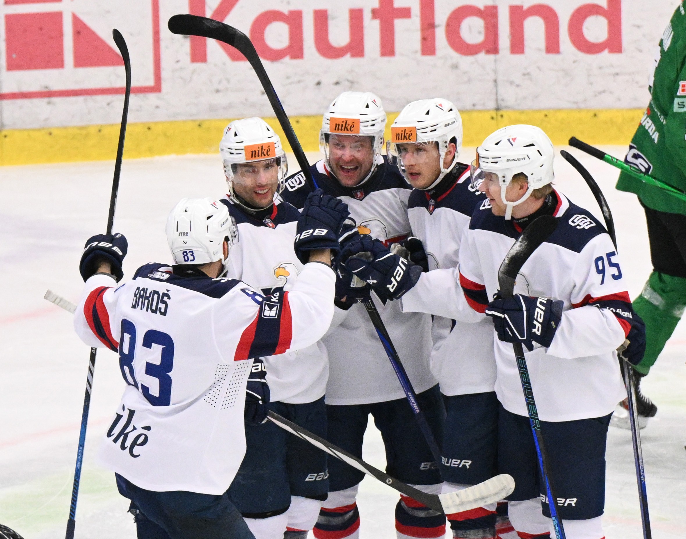 Hokej: Slovan zvíťazil nad HC Nové Zámky | Šport | Bratislavské noviny