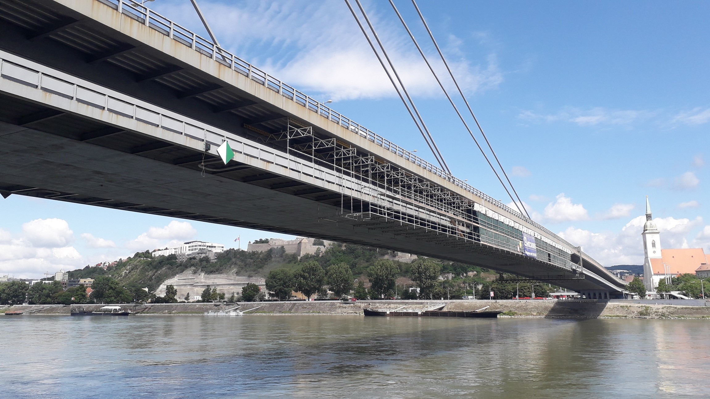 Nový náter na Moste SNP: Už po roku sa odlupuje | Samospráva | Bratislavské noviny