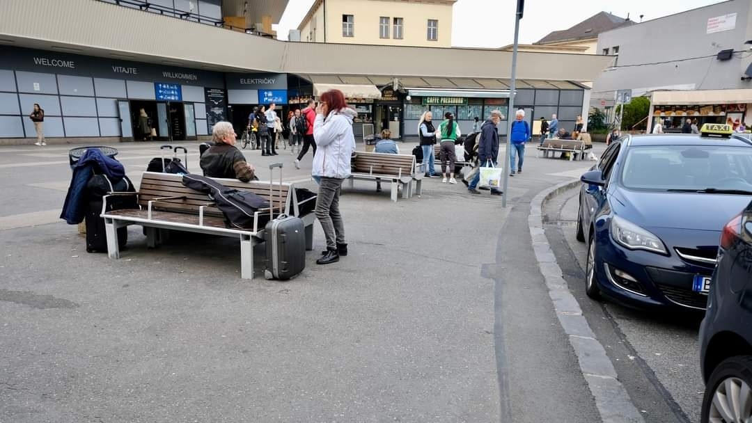 Začína sa s modernizáciou plochy pred budovou hlavnej stanice ...