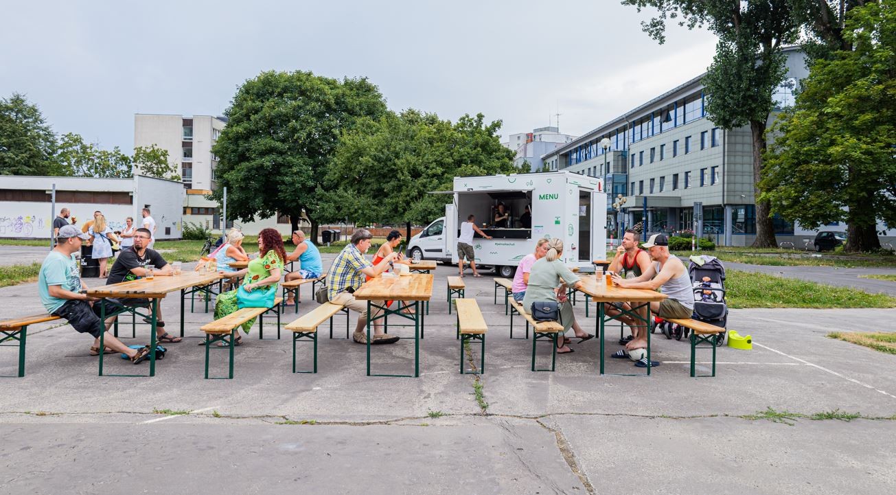 Osviežte sa s Petržalkou: Mestská časť čapuje obyvateľom pivo či kofolu ...