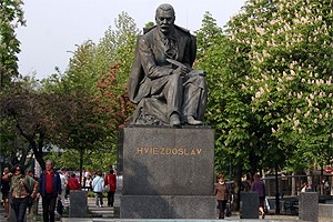 Hviezdoslavov pomník je na námestí už 75 rokov | Kultúra | Bratislavské ...