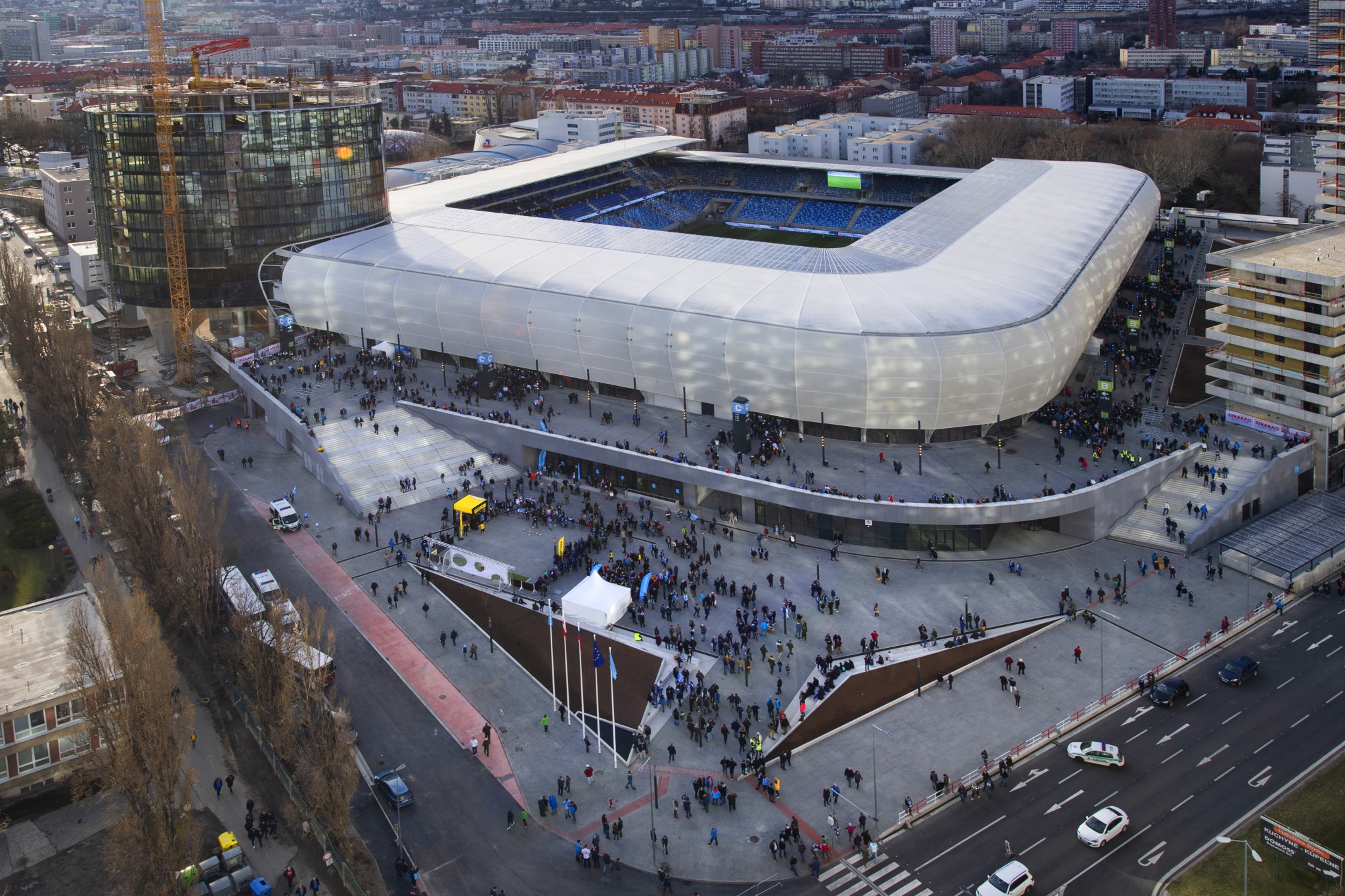 FOTO a VIDEO: Na nové Tehelné pole prišli dnes tisícky Bratislavčanov ...