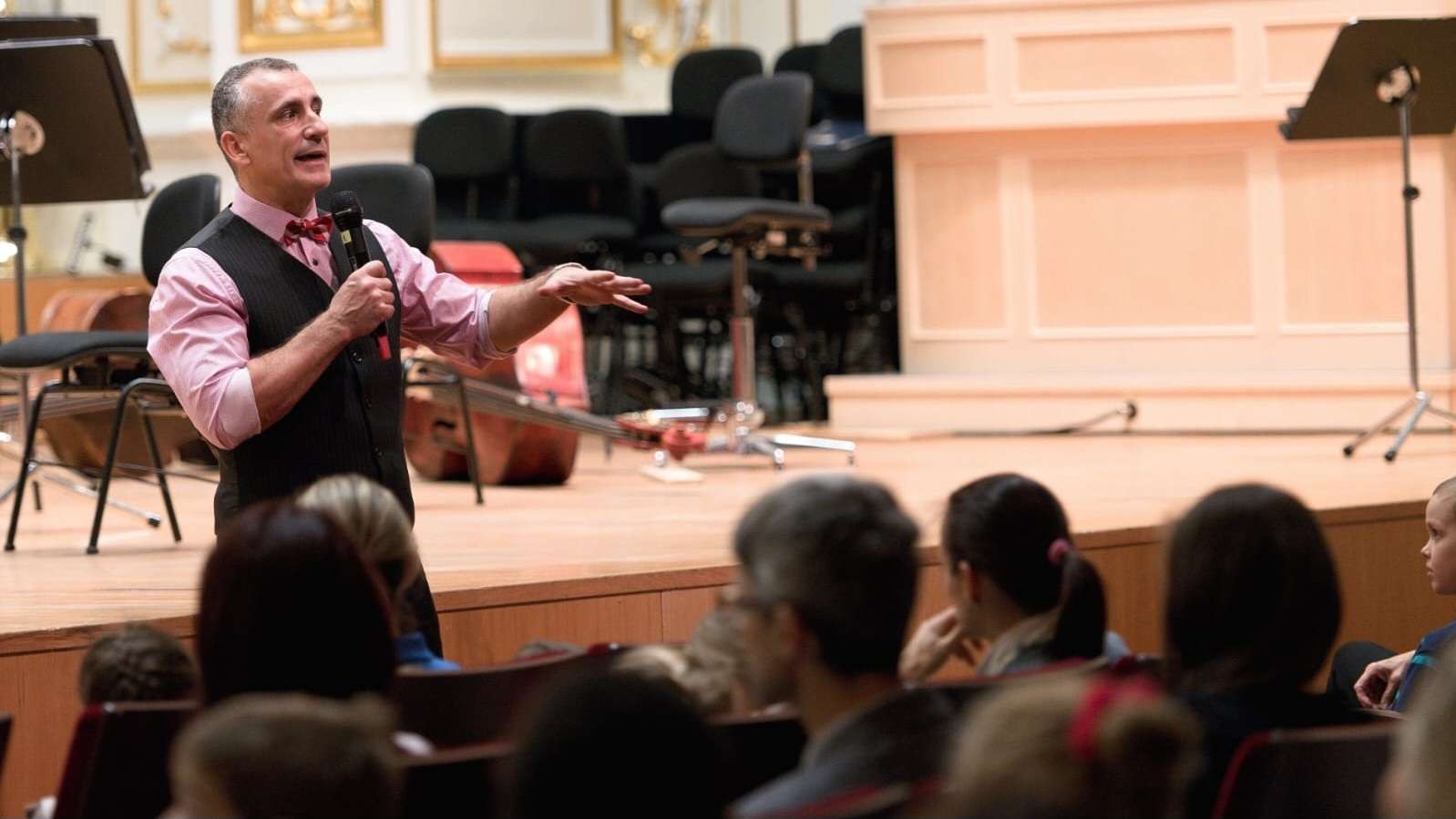 Koncert v Redute: Moderátor Martin Vanek a organista Marek Vrábel ...