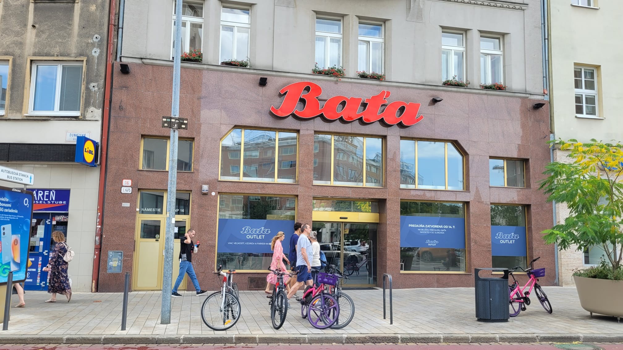 Viete, koľko by vás stáli? Priestory bývalej predajne Baťa sú na ...