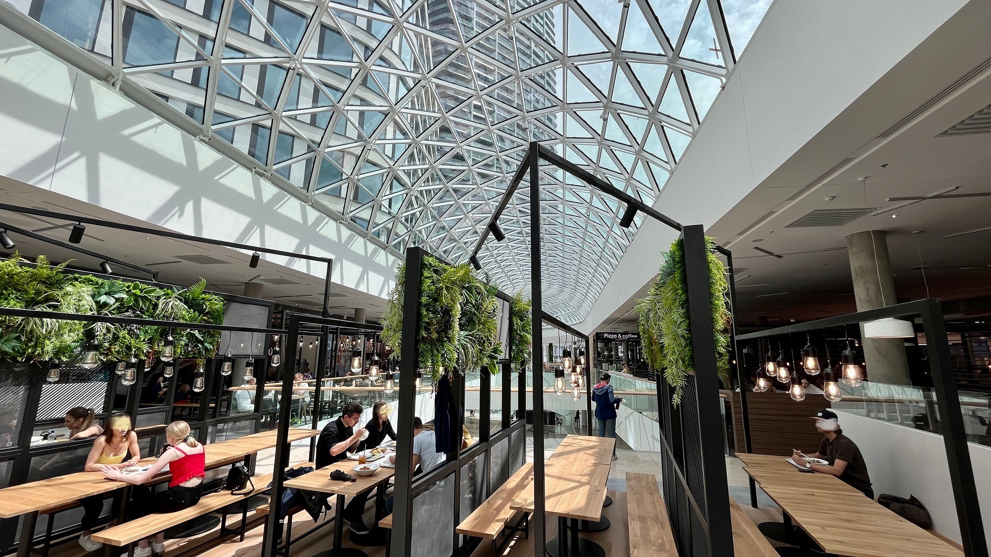 BEDEKER GURMÁNA: V gastrozóne Eurovea sme otestovali novinky | Ružinov ...